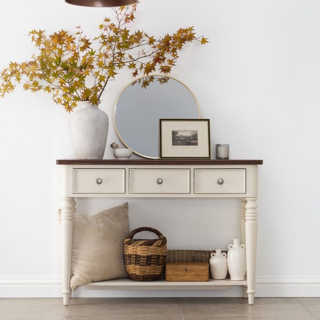 Queensbury Cotswold Cream Wood Console Table with Drawers