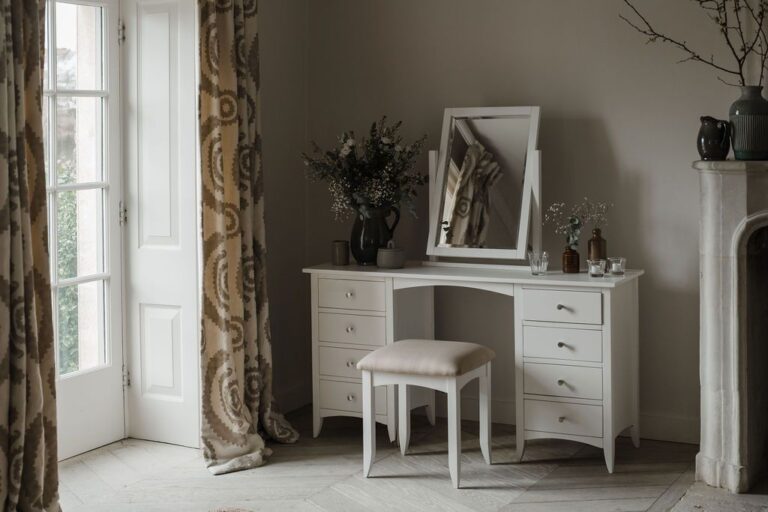 Louis 4 Drawer Chest in White - Furniture.co.uk